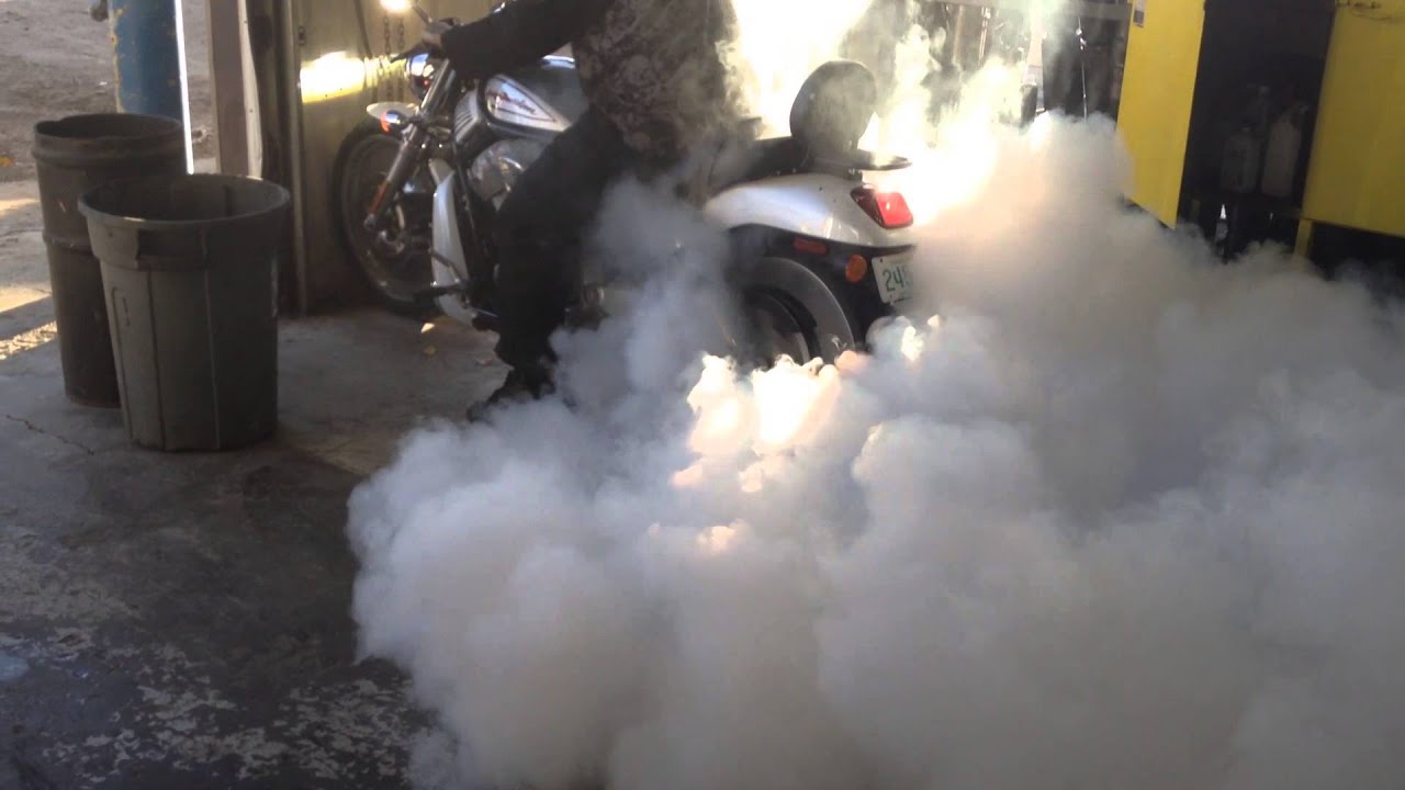 V-Rod Burnout - YouTube