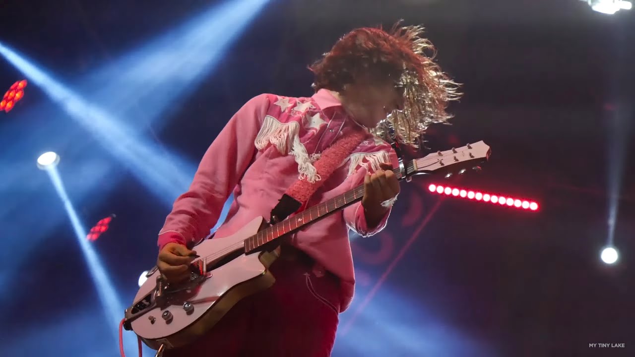 Starcrawler - Pet Sematery + She said [4K] @221001 DMZ PEACE TRAIN ...