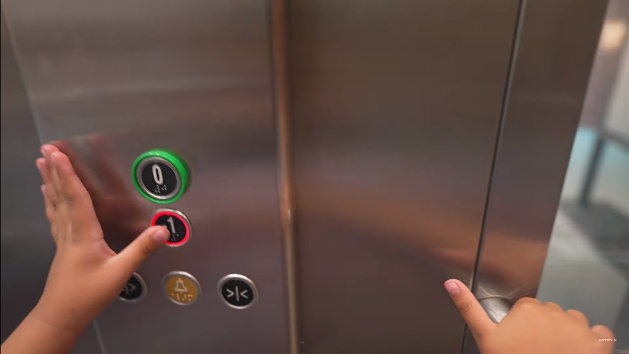 Poland, Gdańsk Główny Railway Station, TECHWIND elevator - YouTube