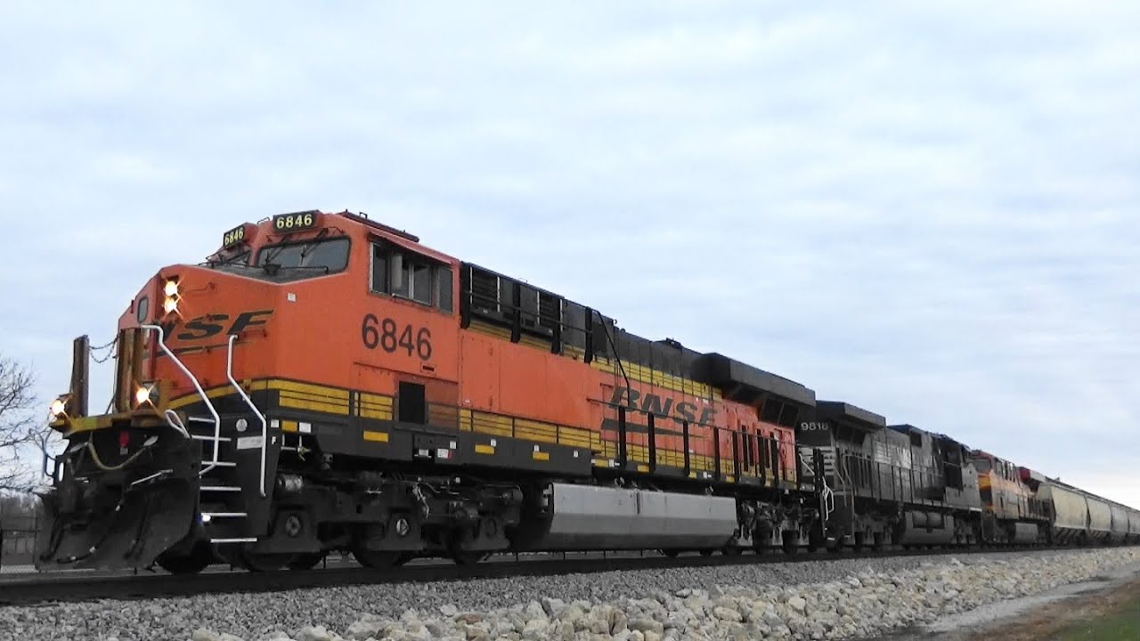BNSF 6846 w/ NS & KCS Power, Davenport, IA 12/4/21 - YouTube