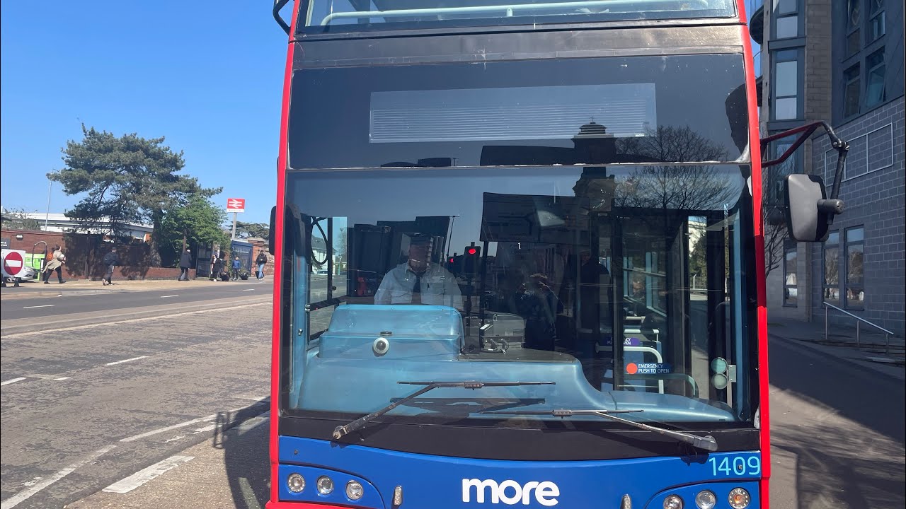 Morebus 2009 Scania N230UD Optare Visionaire (HF59 DMX) on the 22 to ...