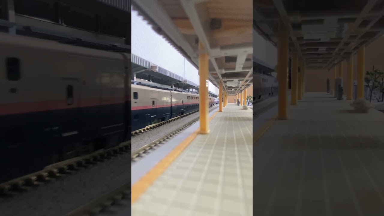 上越新幹線E4系MAXとき号と北陸新幹線E7系かかやき号のすれ違い - YouTube