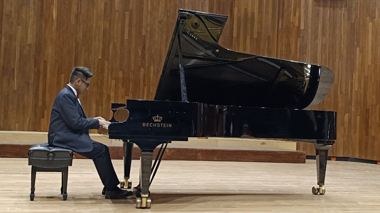 F. Chopin | Nocturno en do sostenido menor Op.Posth | Emadeus - YouTube