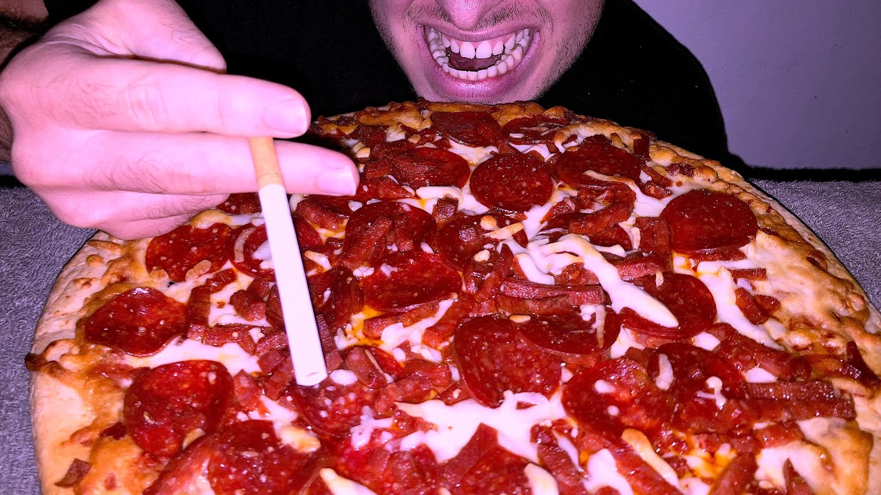 SMOKING 7-Eleven pepperoni pizza asmr mukbang 먹방 - YouTube