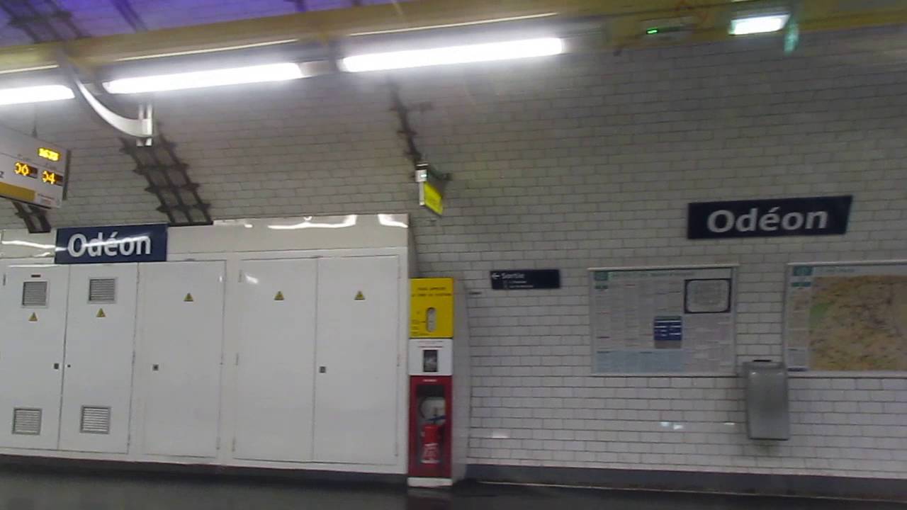 Station Odéon Ligne 10 du métro à Paris - YouTube