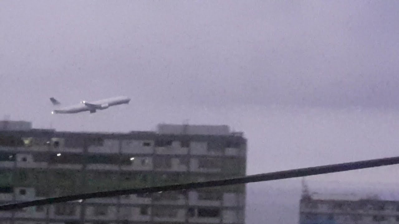 Privilege Style (operated by Iberia) Boeing 777-219(ER) (EC-OJL ...