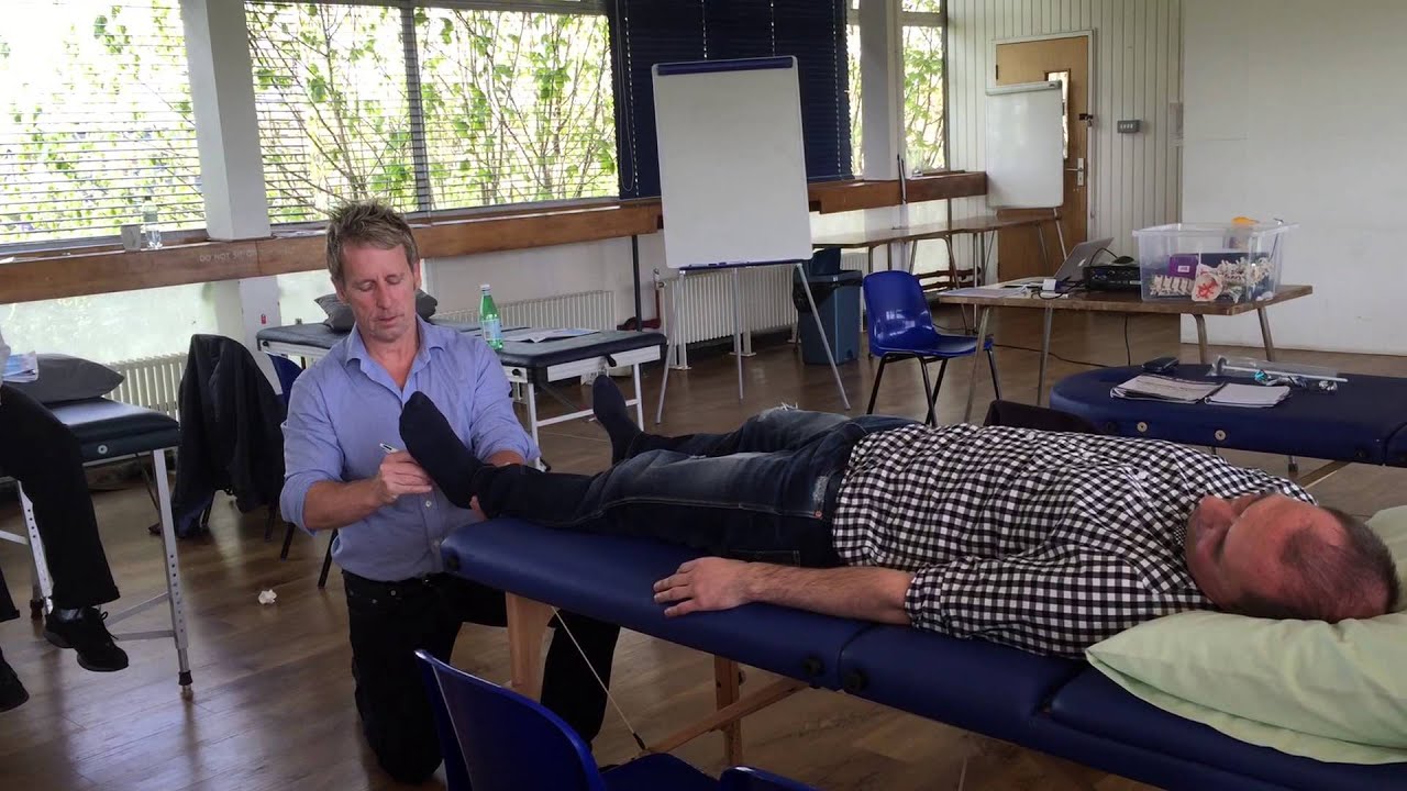 How to test the Babinski reflex for upper motor neuron lesion - YouTube