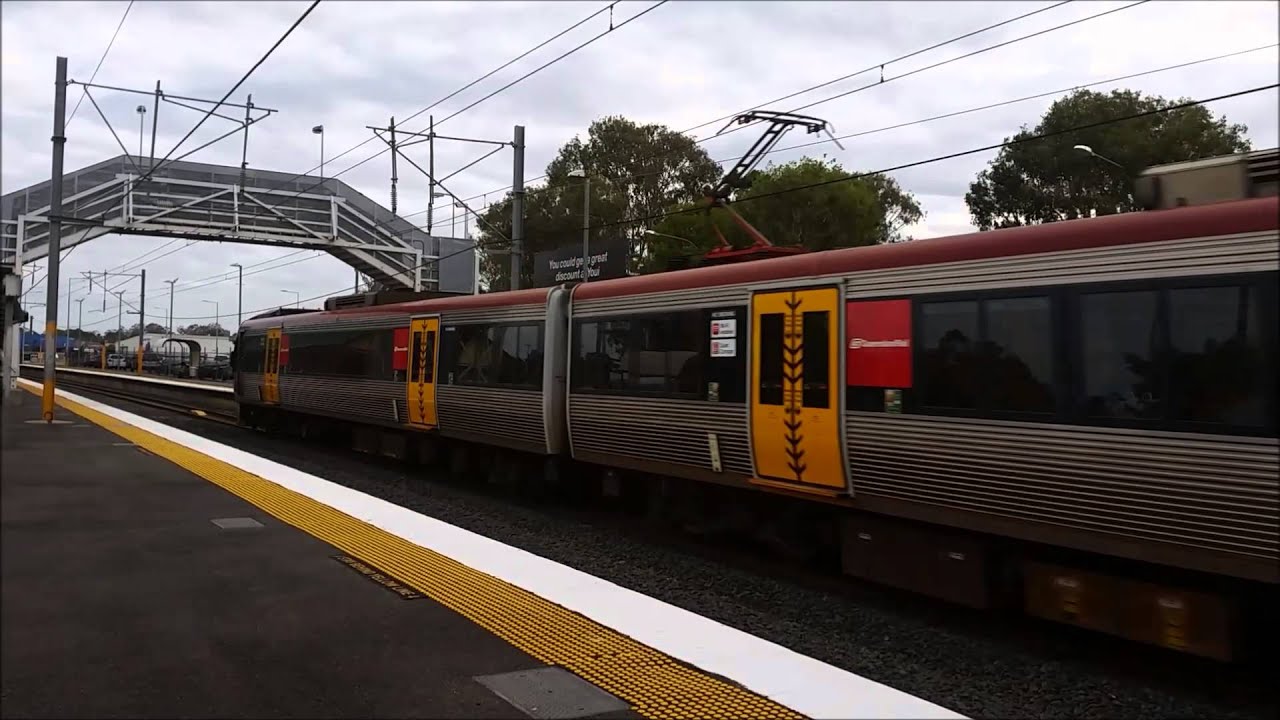 Queensland Rail IMU164, IMU 166 express through Morayfield Station ...