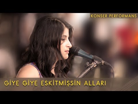 Esra ŞAHBAZ - GİYE GİYE ESKİTMİŞSİN ALLARI - AKSARAY/ HELVADERE KONSER