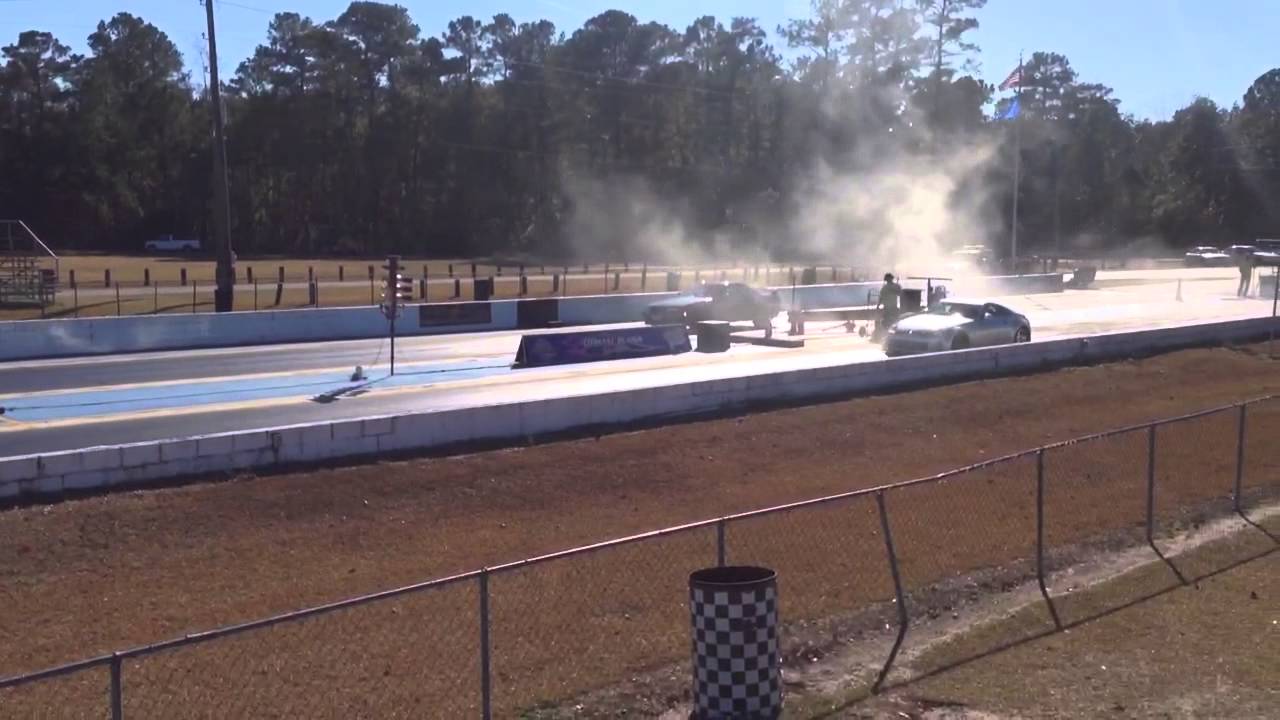 Procharged 350z vs r32 gtr - YouTube