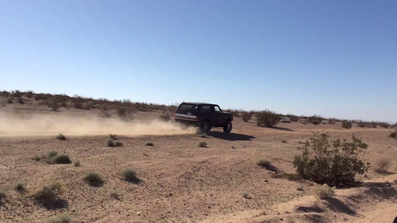 Prerunner Bronco Cantilever 4 link Run 2 - YouTube