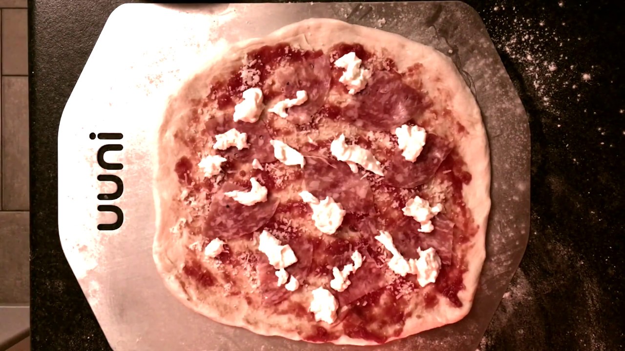 Making Pizza in the Uuni 2s Pizza Oven - YouTube