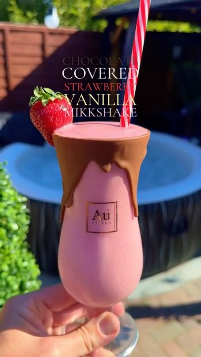 Moolicious 😋🥤 #milkshake #auvodka #mancavebartender - YouTube