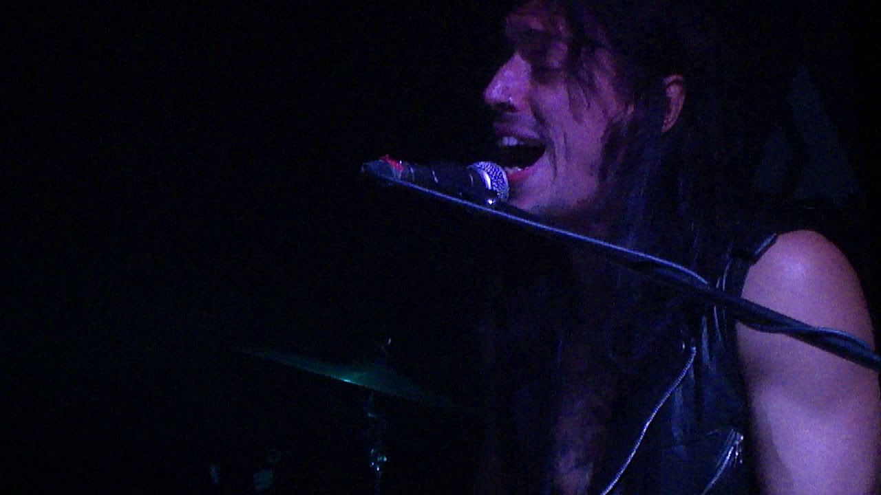 CALEB BEAL - CENTER OF THE UNIVERSE (CAMELOT COVER) LIVE IN TORONTO ...