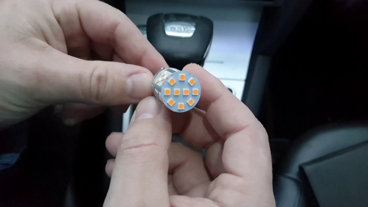 Škoda Octavia 2 - LEDky v blinkrech - YouTube