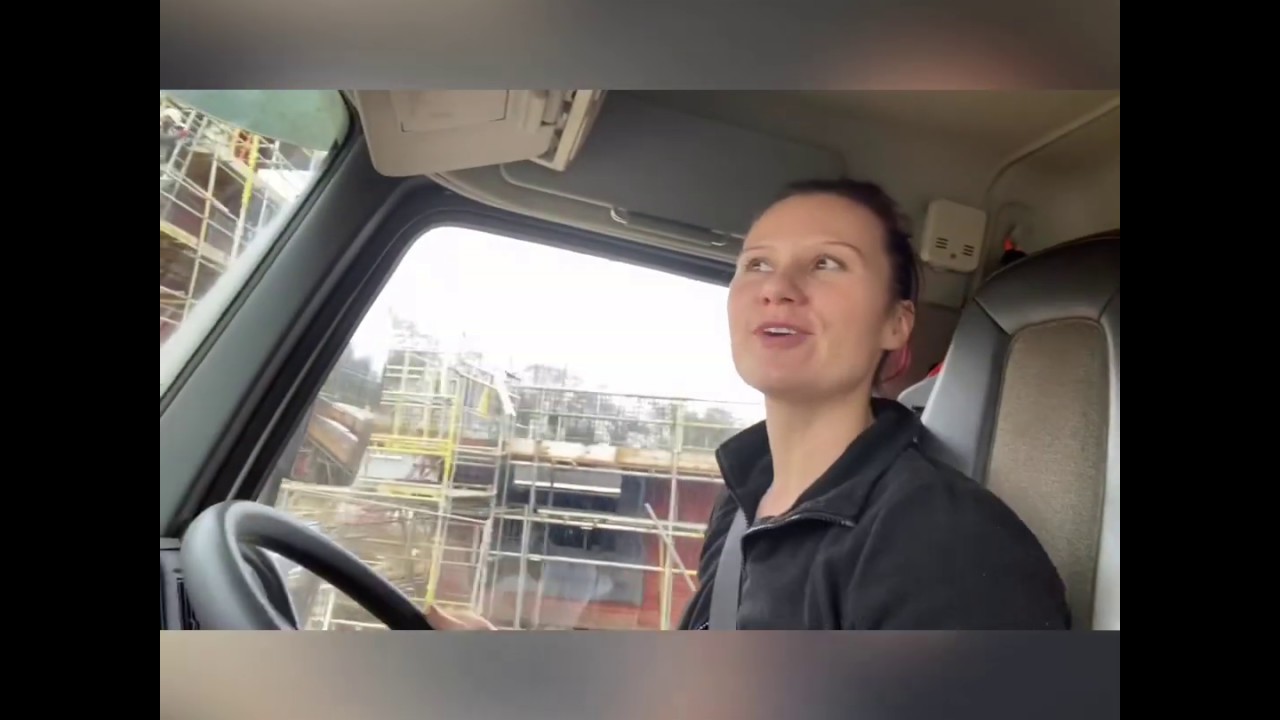 Female tipper driver in UK 18/12/2019 High Wycombe - YouTube