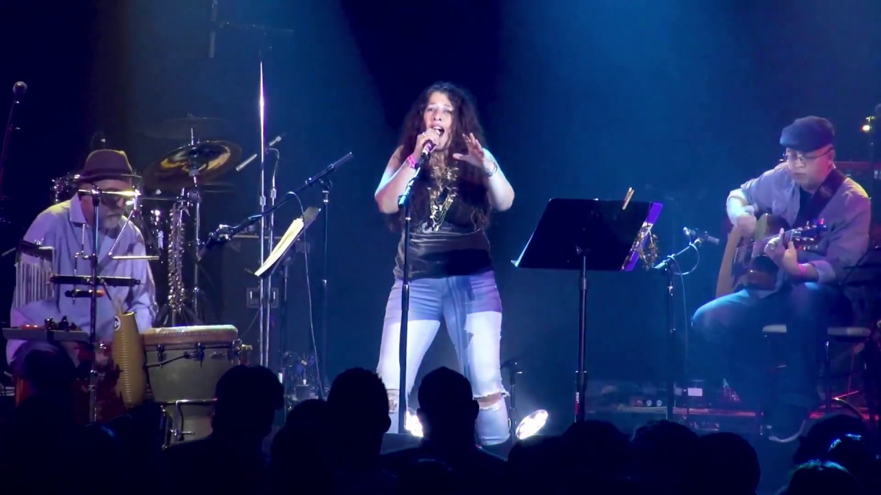 Elsa Riveros - at State Theater - Yo Vengo A Ofrecer Mi Corazon - YouTube