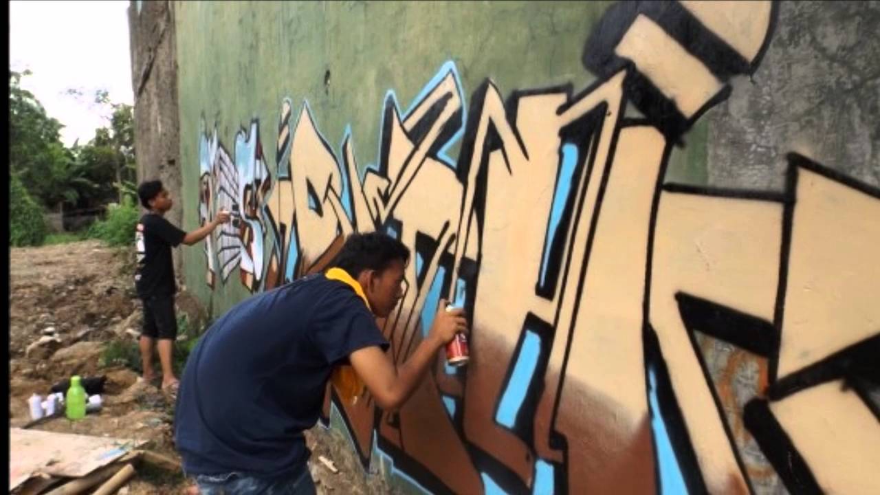 Seni Graffiti Mural Street Art Karawang Bukan Vandalisme - YouTube