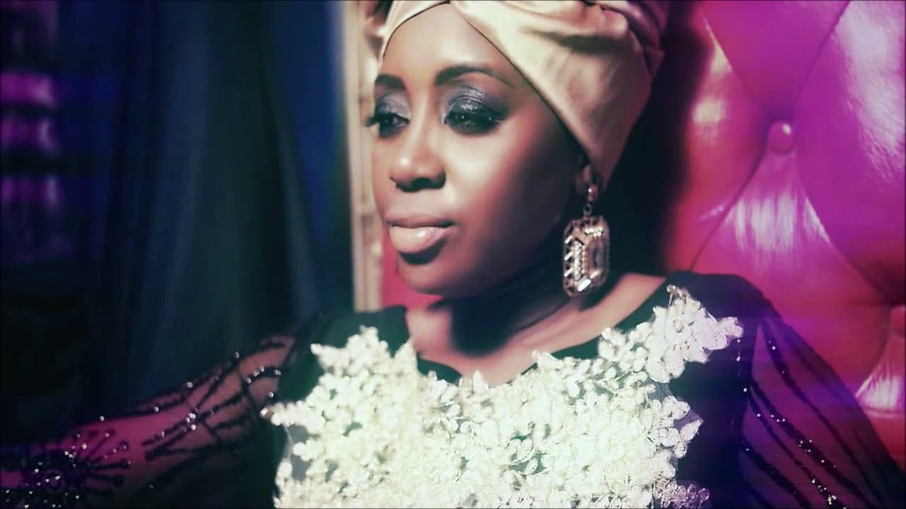 DAMA DO BLING - RAINHA ( Official Video) - YouTube