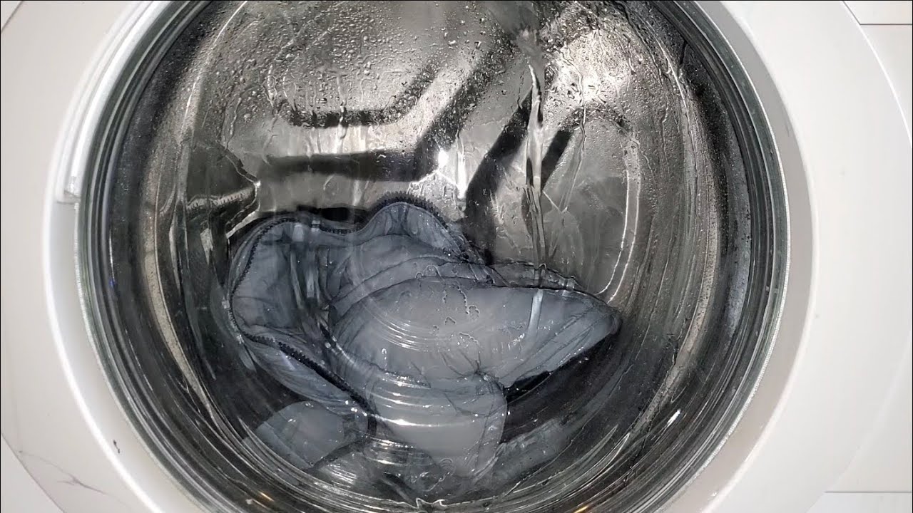 Speed Queen Ultra HE commercial front load washer full normal cycle ...