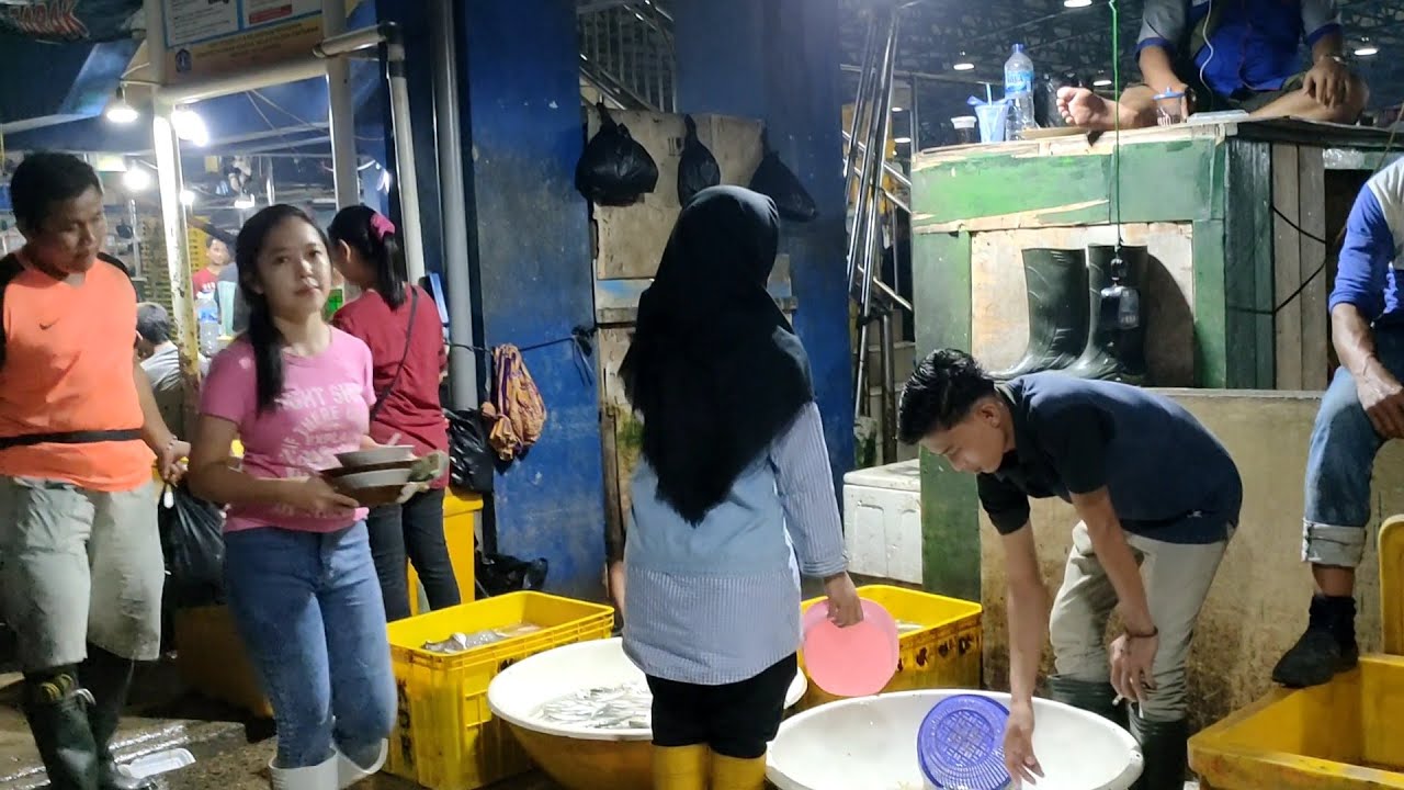 Pasar ikan muara angke terbesar di jakarta - YouTube