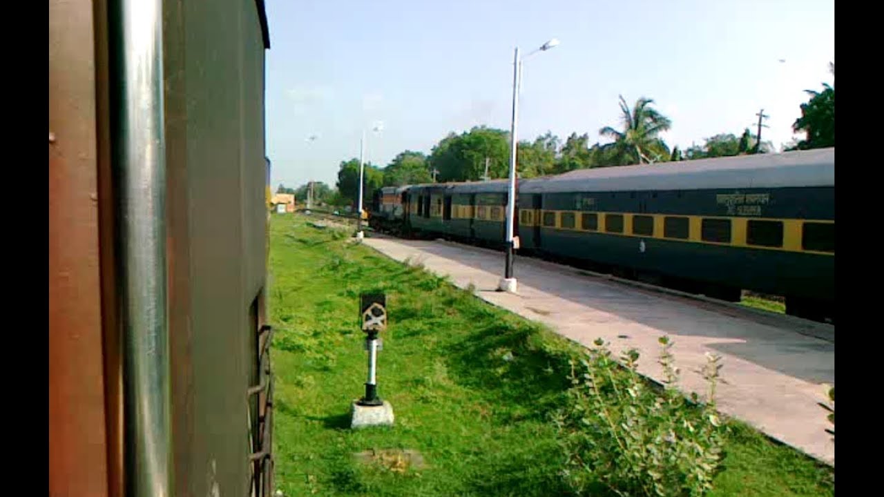 MG vs BG Parallel Departure :- MG ADI-MSH Intercity Exp vs BG ADI-JAT ...