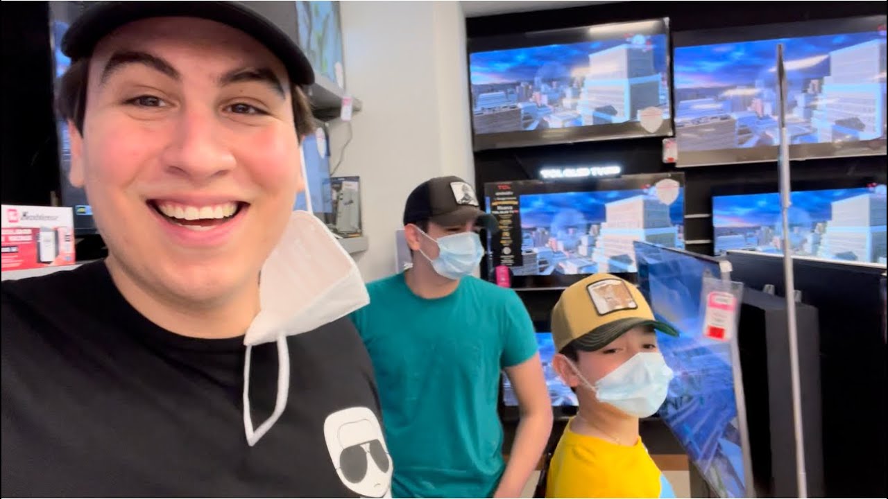 DE COMPRAS CON EL PILOTITO Y SU HERMANO - YouTube