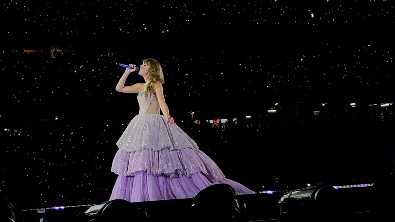 Taylor Swift | Enchanted | FRONT ROW VIEW | SGN1 VIP1 💜🎆 - YouTube