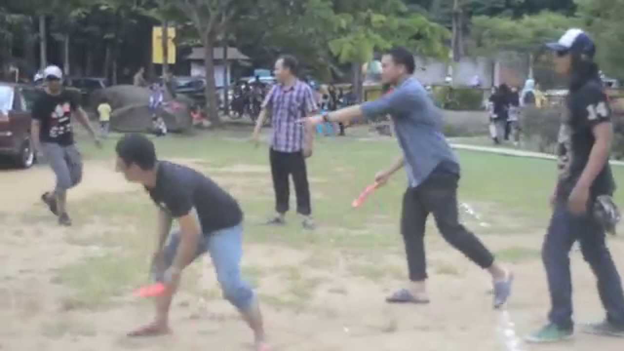 Main Baling Selipar - YouTube