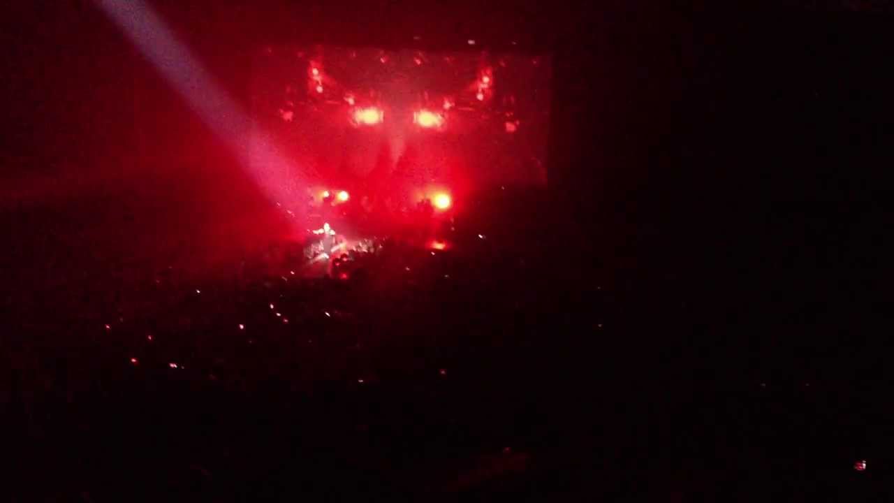 Woodkid - Volcano @ Paris Zenith 2014 - YouTube