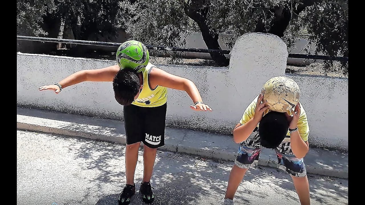 Κόλπα και πασούλες με την μπάλα στην γειτονιά⚽️Βίντεο και παιχνίδι για ...
