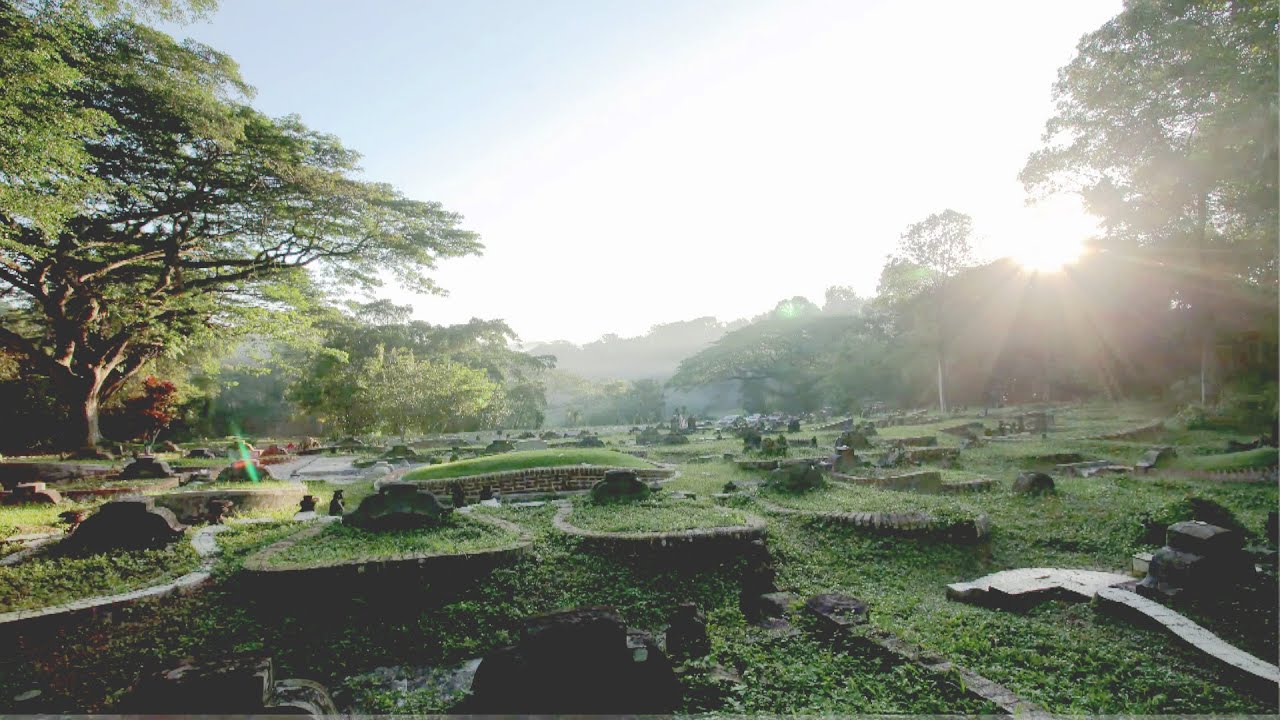 The Rites and Rituals of Bukit Brown Cemetery - YouTube