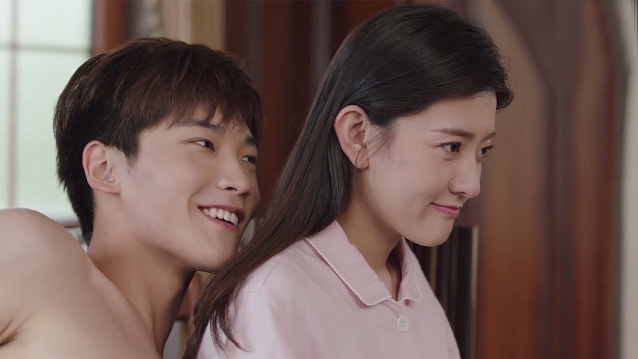 Jerk Bossily slept beside Wife, hugging the shy girl from her back ...