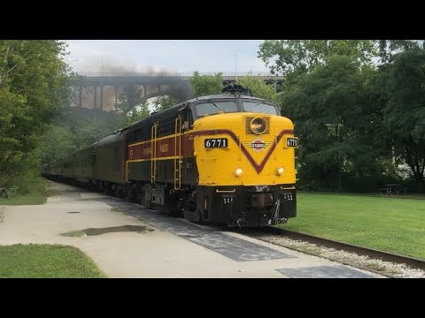 CVSR 6771 arrives at Brecksville station, Brecksville, Ohio - YouTube