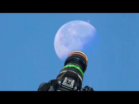 Enormous planetary object above the Moon - YouTube