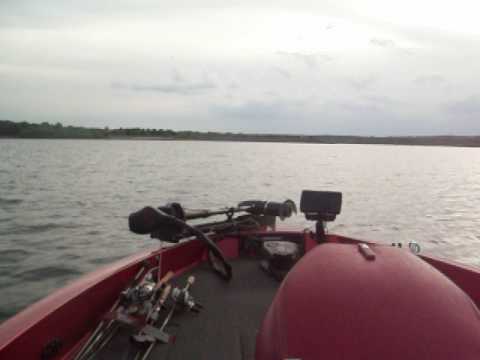 1986 Ranger 370 V running to the ramp - YouTube