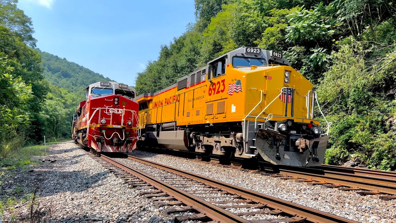 CSX 911 Leads Two Trains! & Union Pacific & KCS Lead Manifest! - YouTube