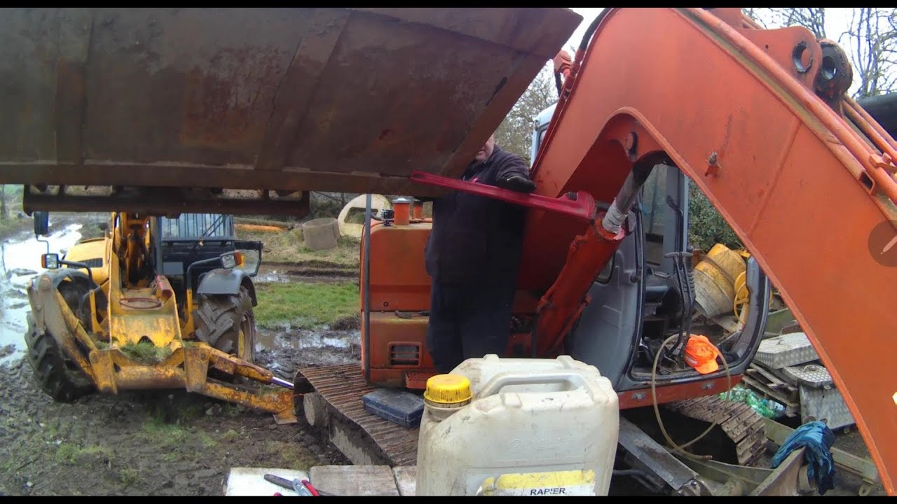 ex 60 Hitachi hydraulic ram reseal dipper and boom excavator - YouTube