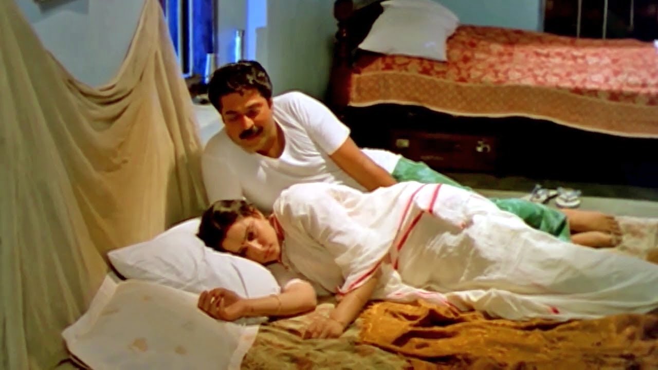 "നിന്റെ മുഖത്തെന്നാ കടന്നല് കുത്തിയാ..." | Mammotty Movie Scene ...