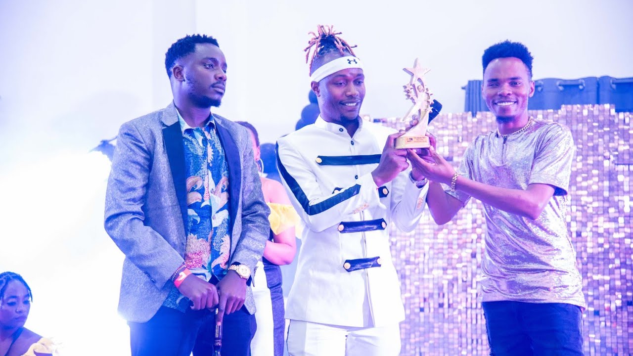Wow Auuii Stephen Kasolo Wins the most outstanding Artist of the Year ...