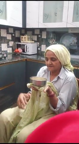 amma ko nhi aayi chai psnd @apki.apni.amma_ - YouTube