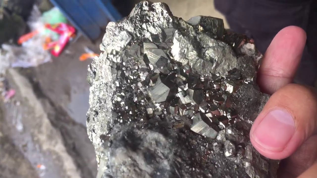 batu pirit Papua - YouTube