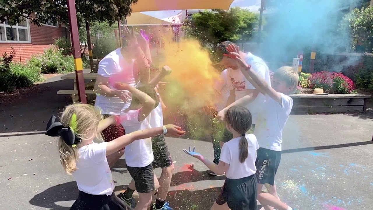 Mentone Park Primary is Having a Colour Run - YouTube