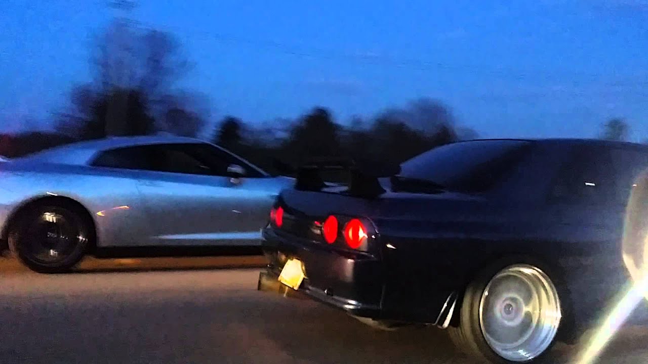 R35 vs r32 - YouTube