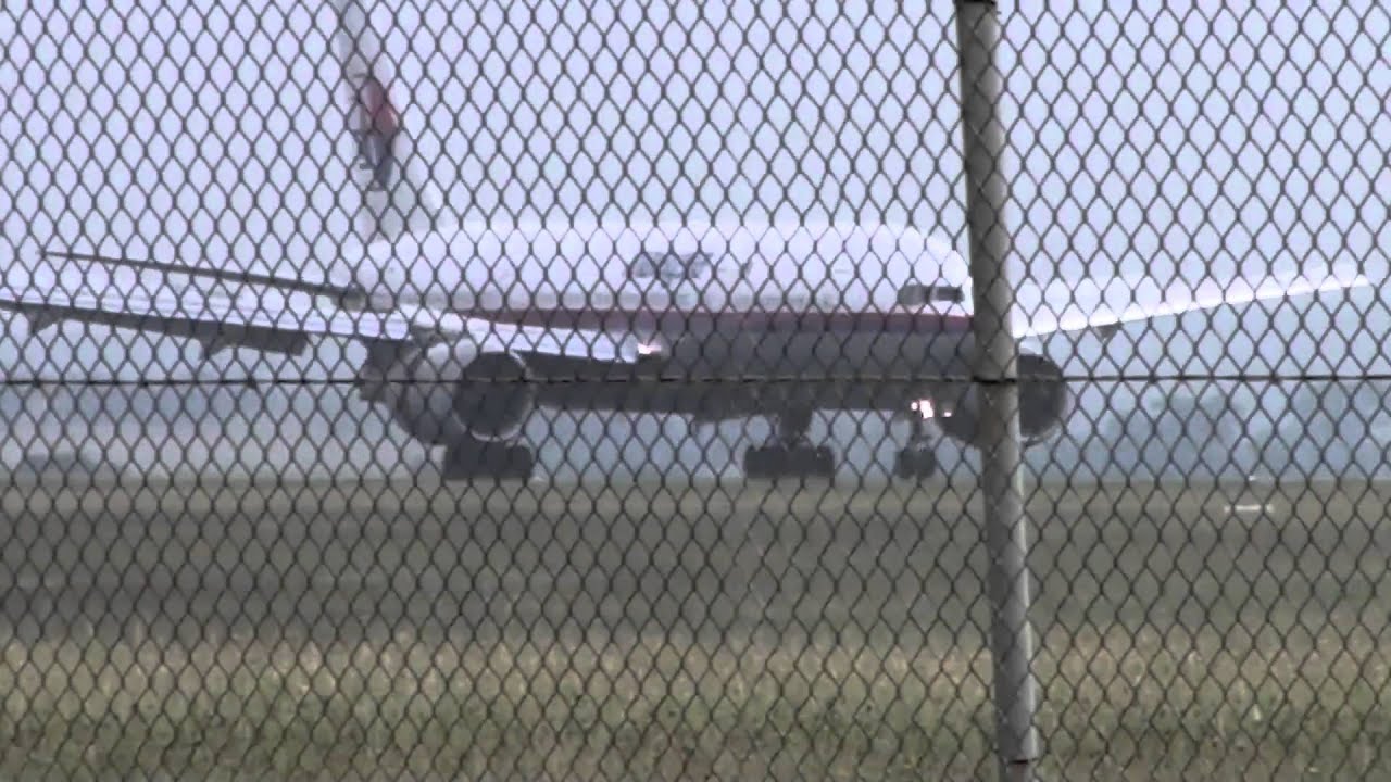 9M MRA MH149 Malaysia Airlines Landing Melbourne Airport 16Jan11 with ...