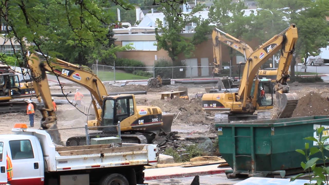 Lots of trucks working on a big worksite - YouTube