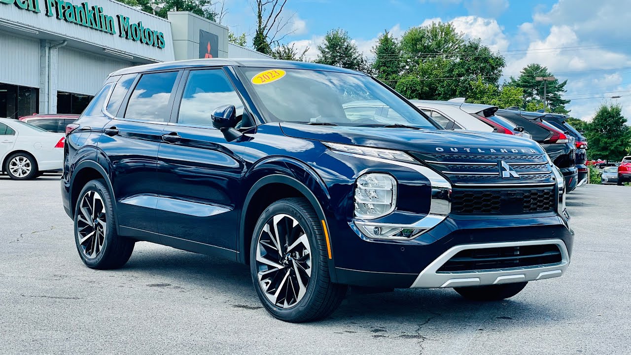 Blue 2023 MITSUBISHI OUTLANDER SE 2.5 2WD - YouTube