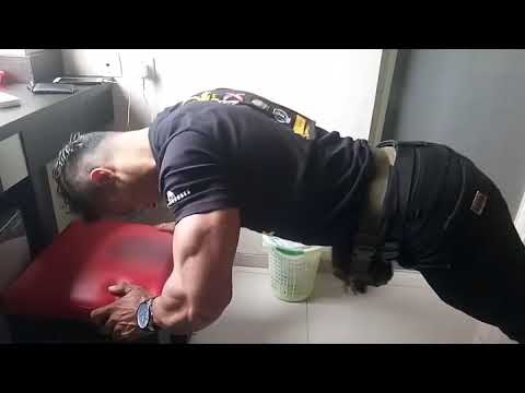 Indonesian Muscle Men Push Up (2)