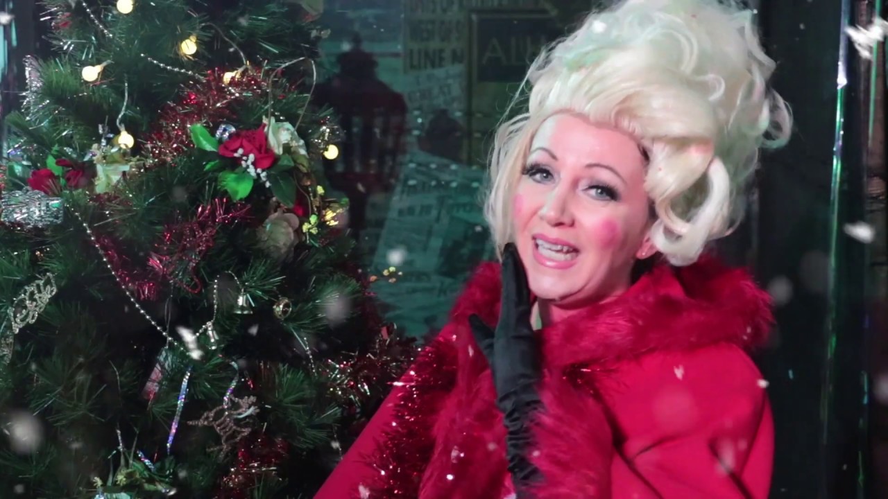 Here Comes Old Father Christmas - YouTube
