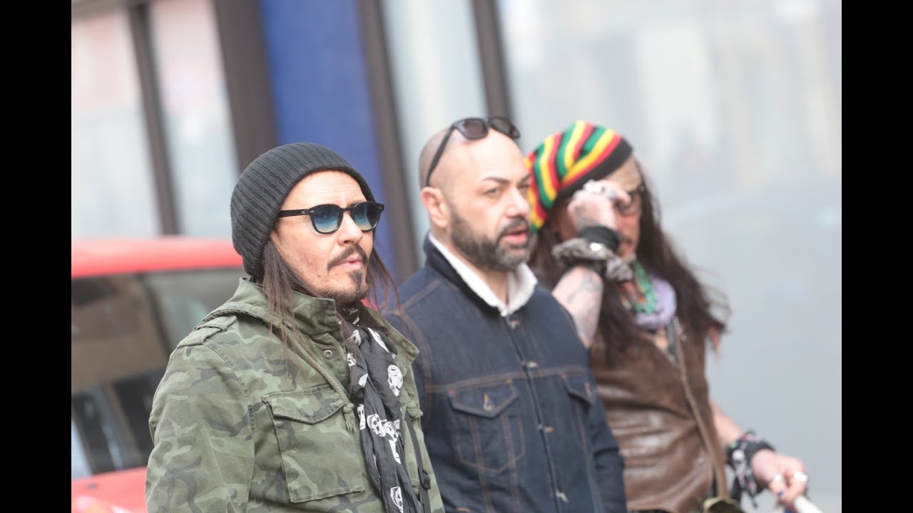 Johnny Depp a Torino - da Susa a Varese, fan appostati davanti al Hotel ...